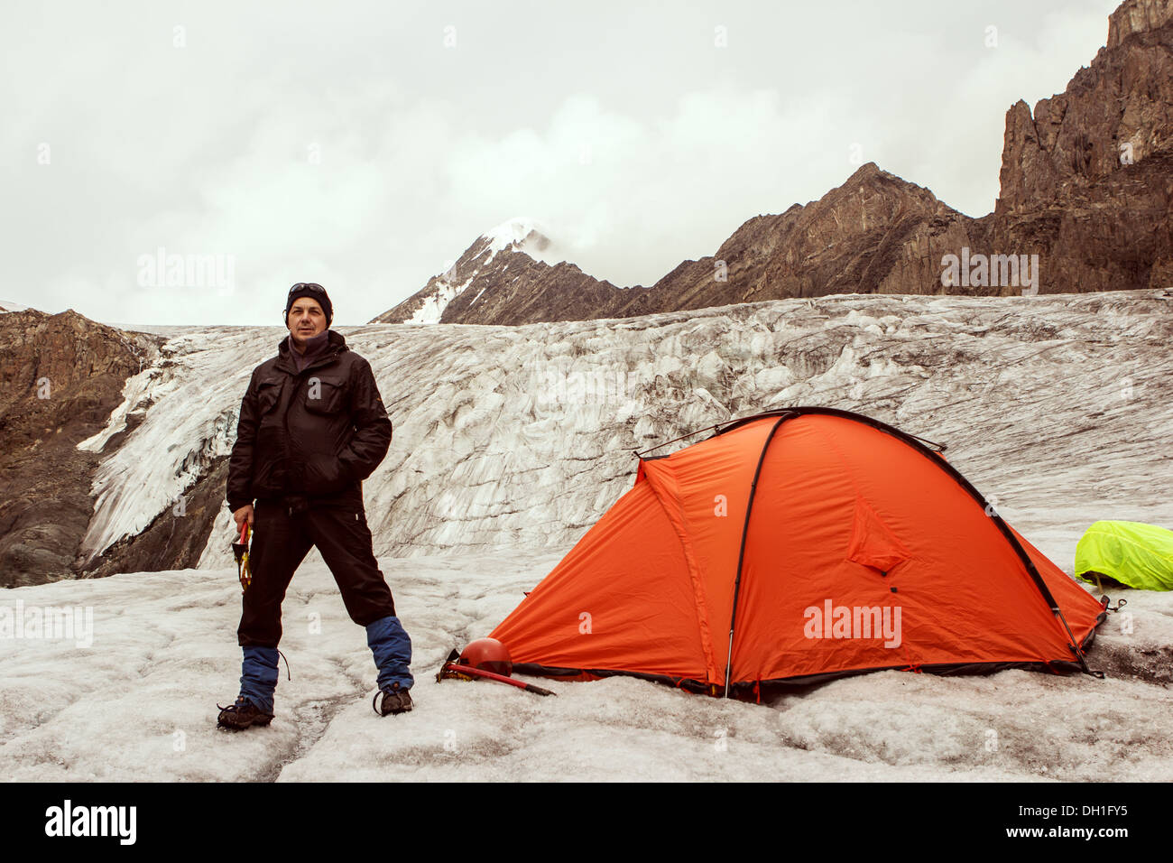 Climber tent hi-res stock photography and images - Alamy
