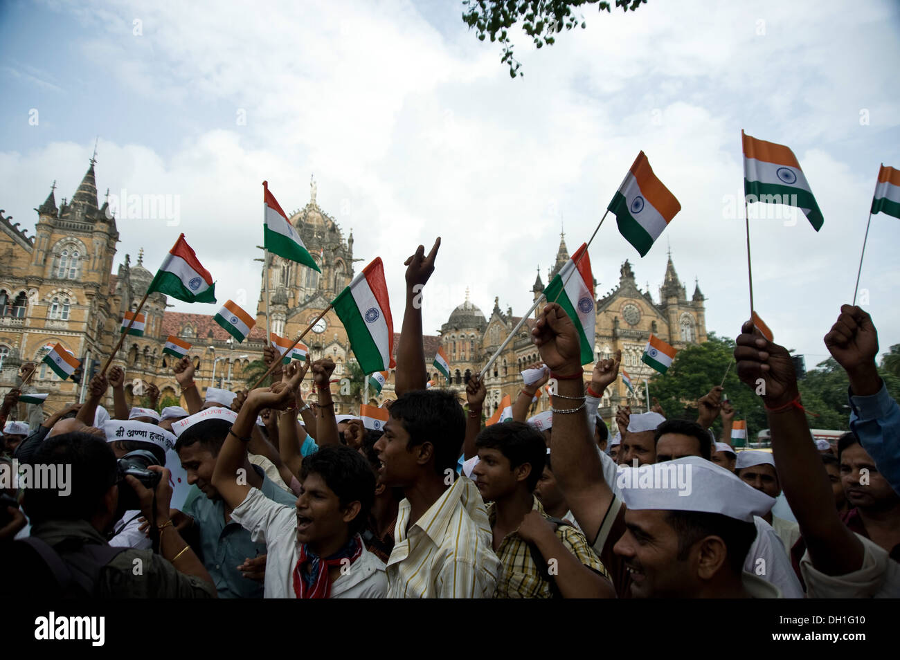 man shouting slogans waving indian flags at Anna Hazare rally at CST ...