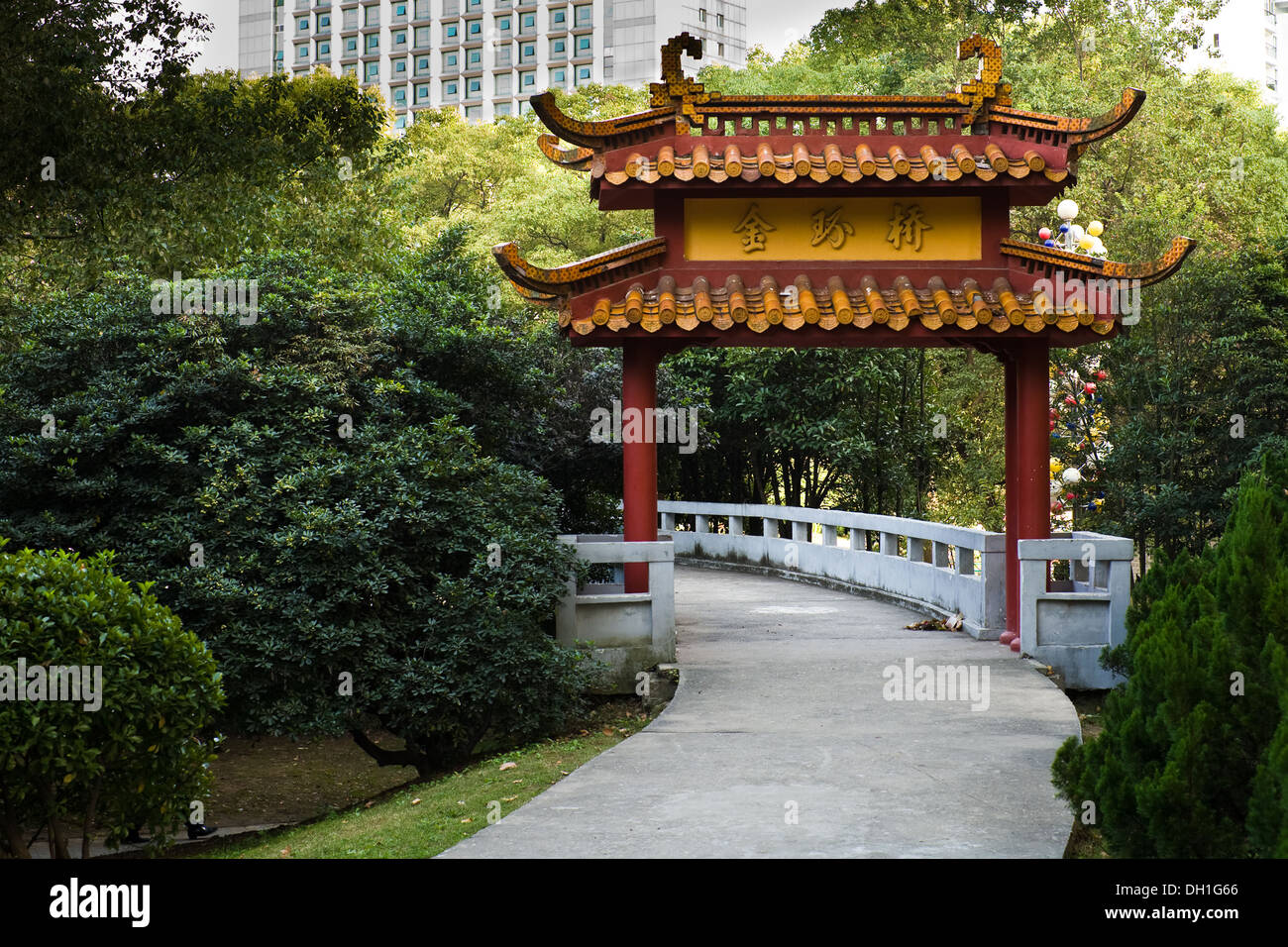 Chinese gate hi-res stock photography and images - Alamy