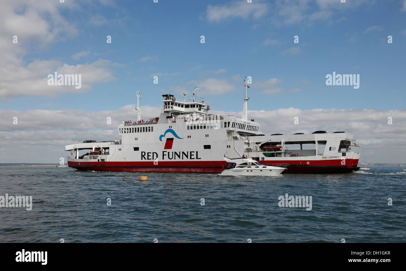 Red Funnel line vehicle and passenger ferry Red Osprey leaving Cowes ...