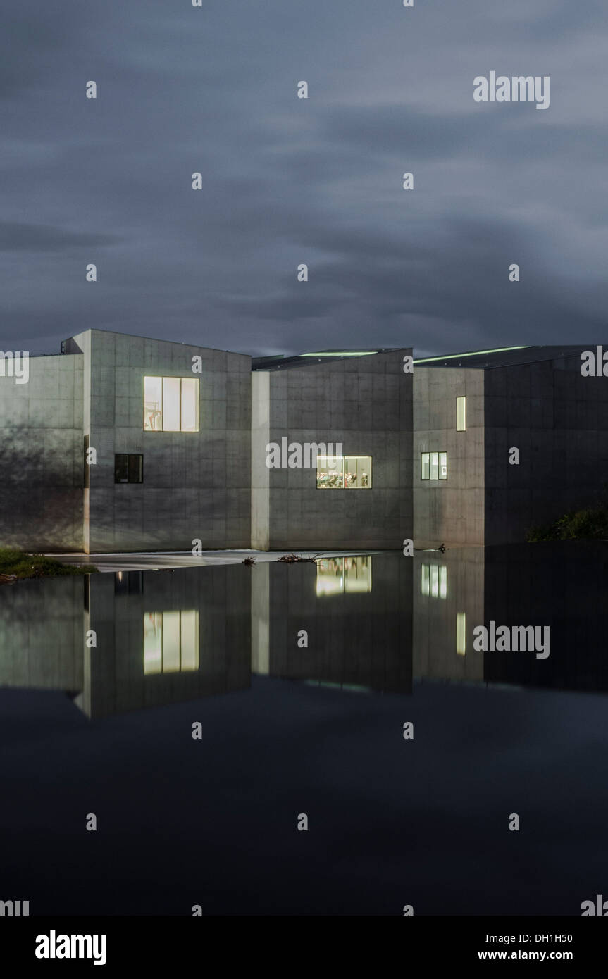 The Hepworth art gallery at night by David Chipperfield. West Yorkshire ...