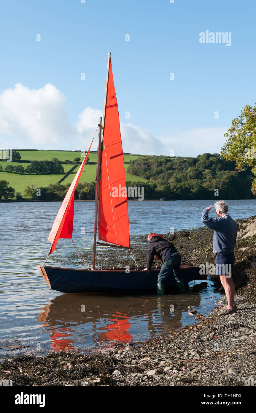 river dart,devon,red sail,launching boat,stoke gabriel,red sailed boat ...
