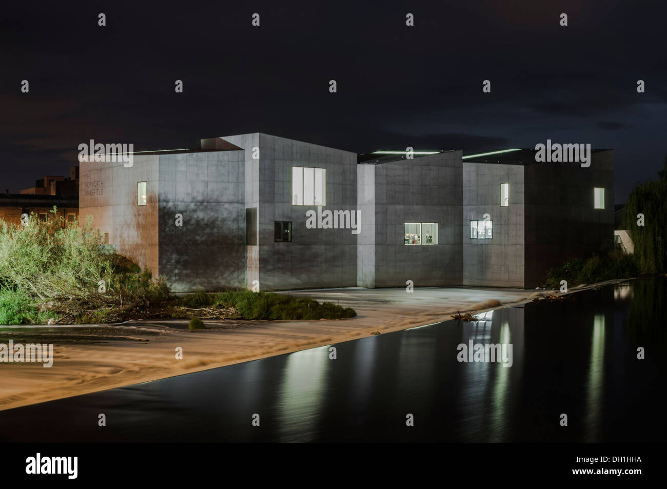 The Hepworth art gallery at night by David Chipperfield. West Yorkshire ...