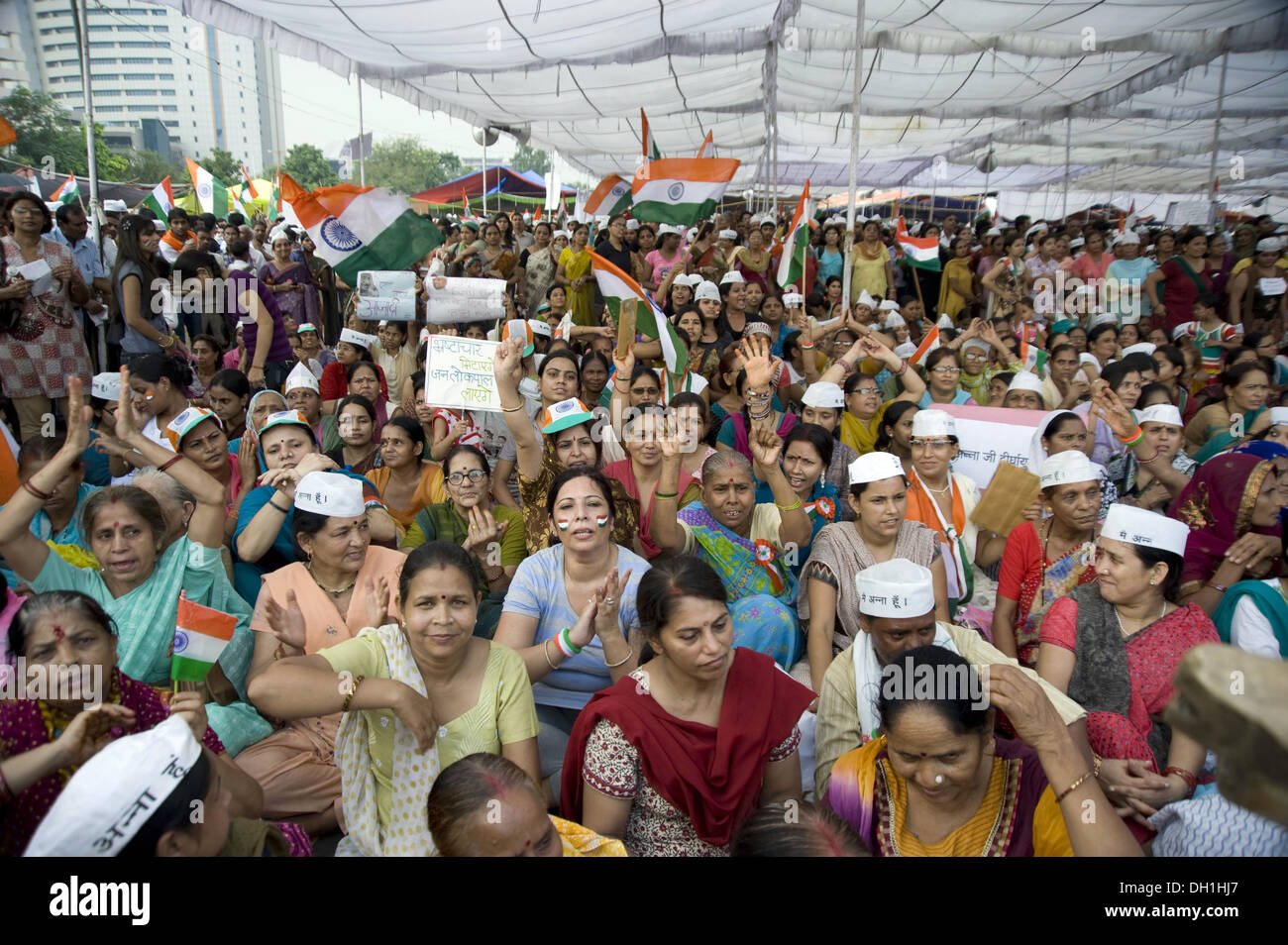 Anna Hazare women supporters waving Indian flags white caps at ramlila ...
