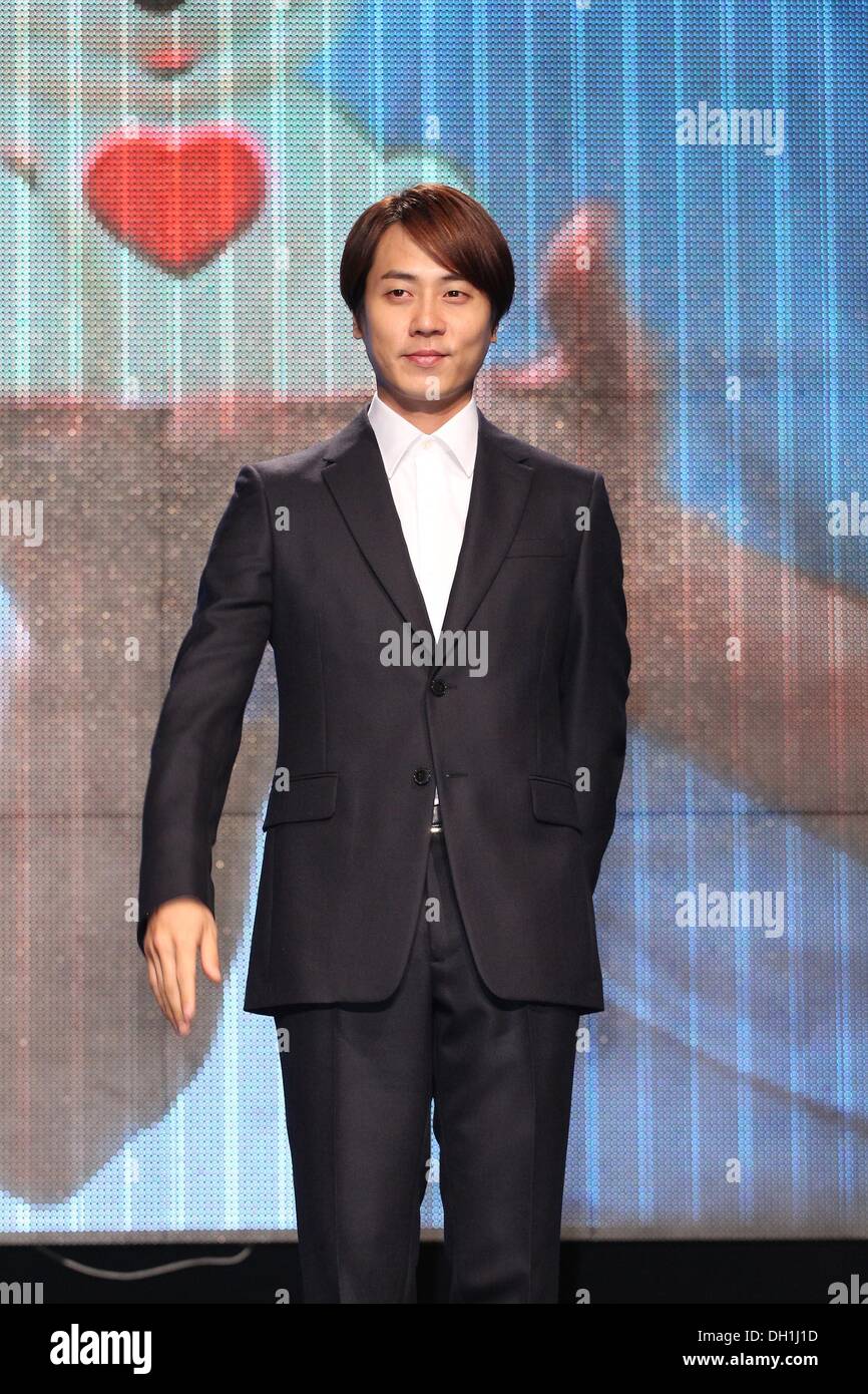 Taipei, China. 27th Oct, 2013. Korean star Andy Lee, member of Korean ...