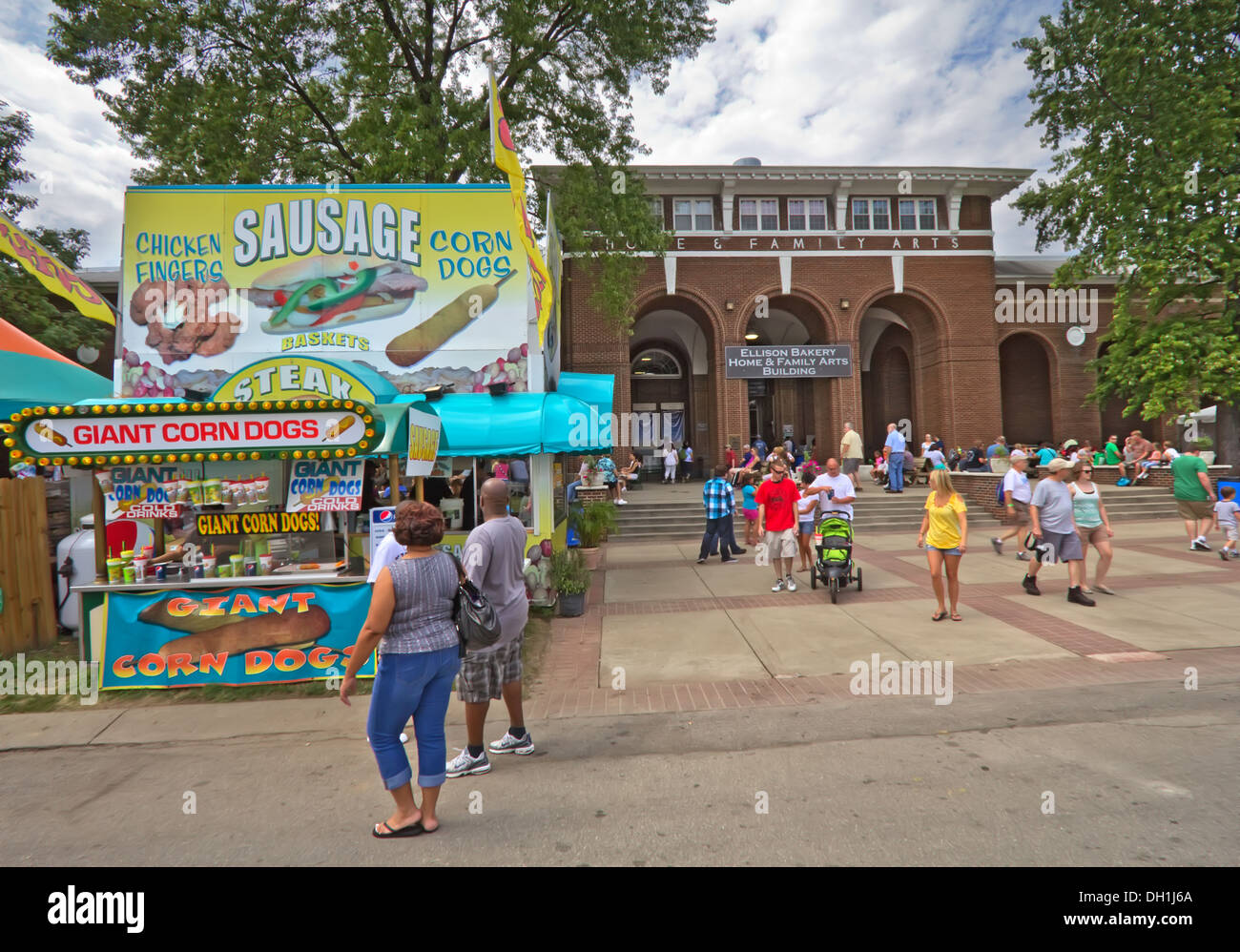 Fairgrounds hi-res stock photography and images - Alamy