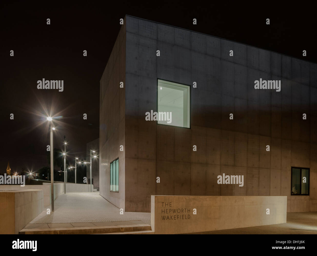 The Hepworth art gallery at night by David Chipperfield. West Yorkshire ...