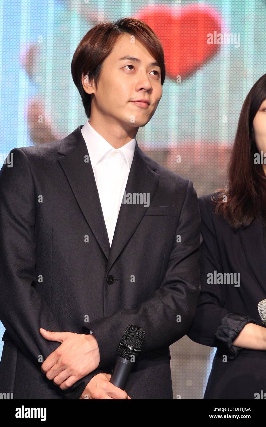 Taipei, China. 27th Oct, 2013. Korean star Andy Lee, member of Korean ...
