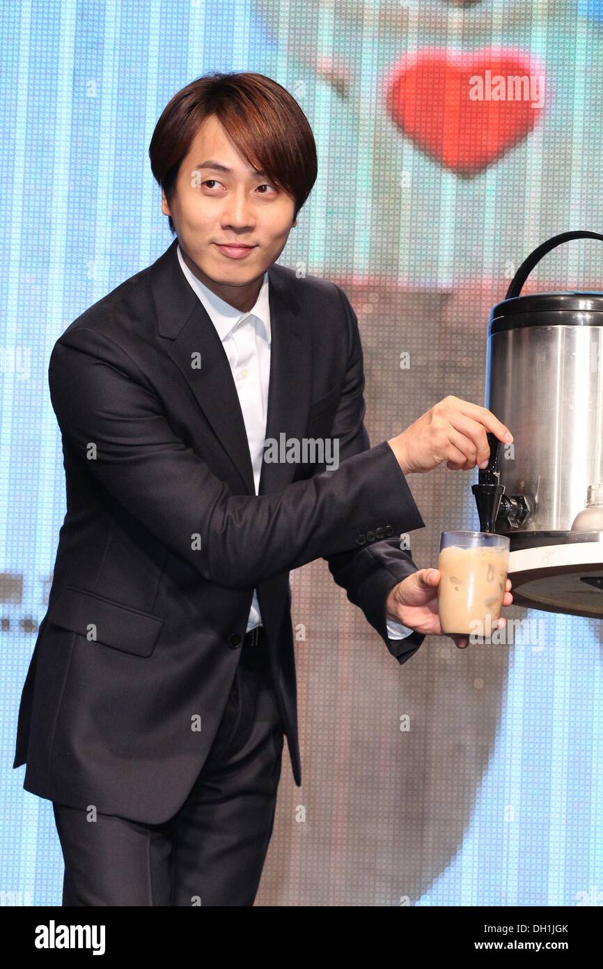 Taipei, China. 27th Oct, 2013. Korean star Andy Lee, member of Korean ...