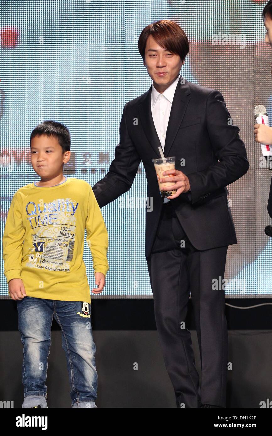 Taipei, China. 27th Oct, 2013. Korean star Andy Lee, member of Korean ...