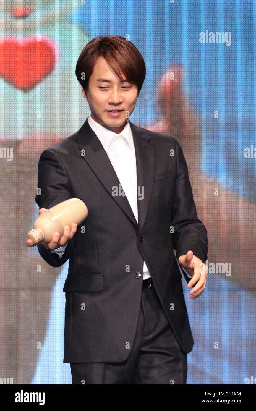 Taipei, China. 27th Oct, 2013. Korean star Andy Lee, member of Korean ...