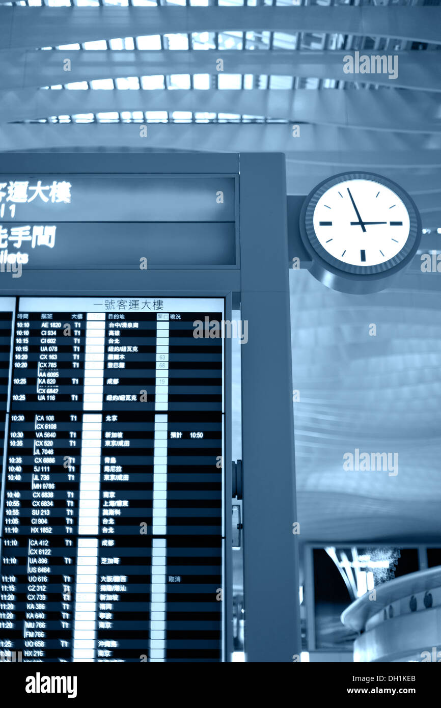 Airport clock hi-res stock photography and images - Alamy