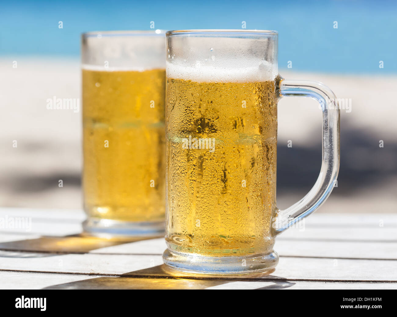 Beer on the beach hi-res stock photography and images - Alamy