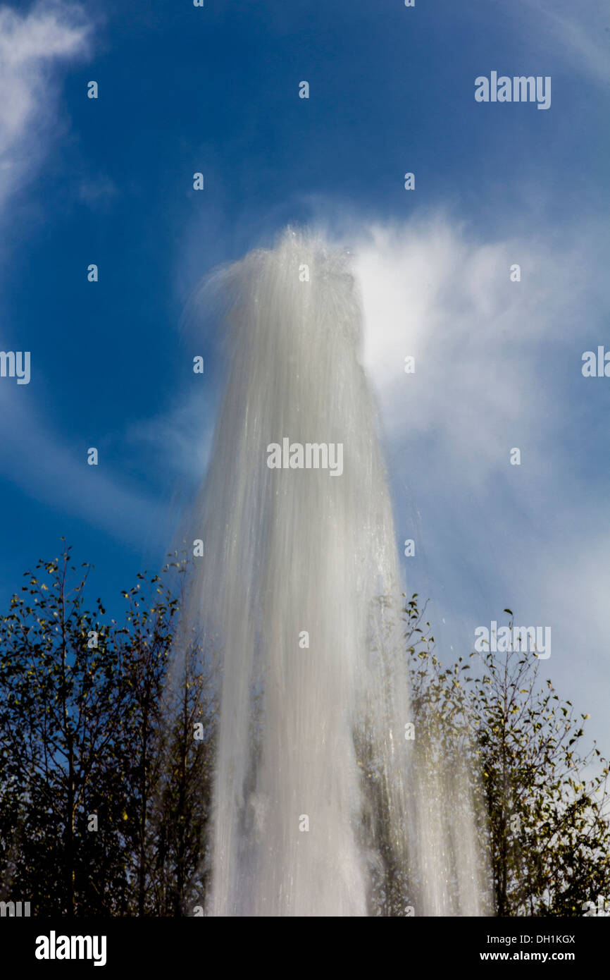 Water drops falling in slow hi-res stock photography and images - Alamy