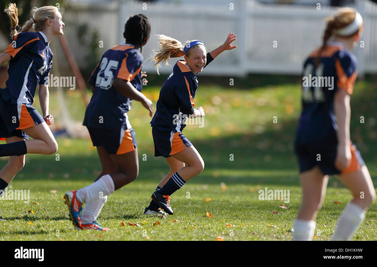Celebrating soccer hi-res stock photography and images - Alamy