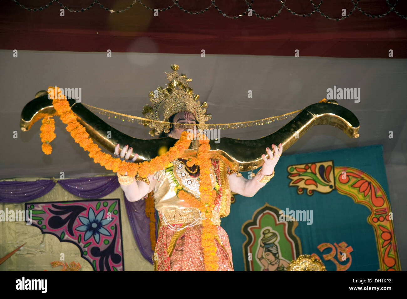 Ram bow hi-res stock photography and images - Alamy