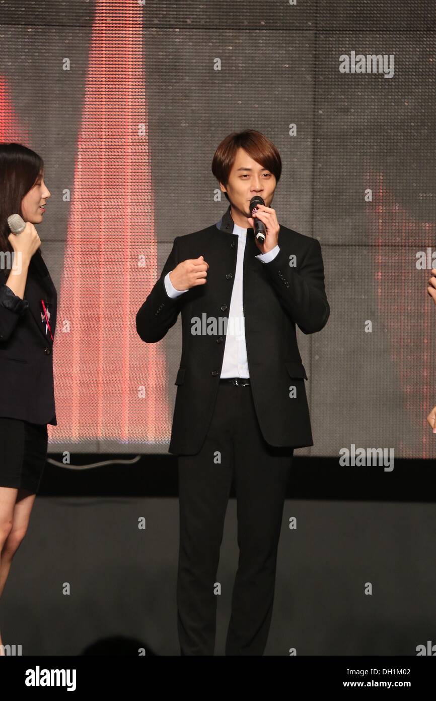 Taipei, China. 27th Oct, 2013. Korean star Andy Lee, member of Korean ...