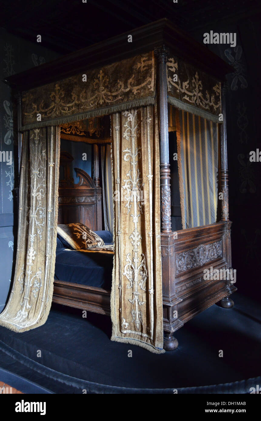 King bedchamber hi-res stock photography and images - Alamy