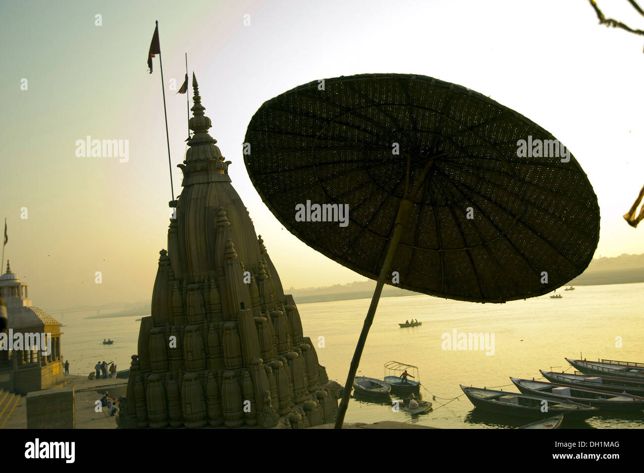 Kashi karvat temple varanasi uttar hi-res stock photography and images ...