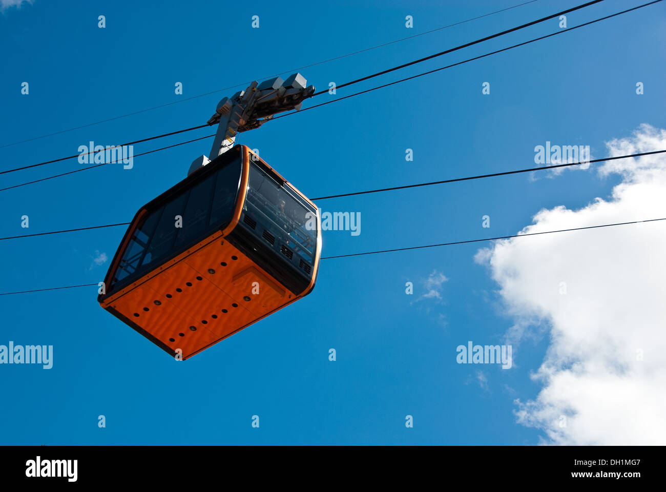 Cable car wire hi-res stock photography and images - Alamy
