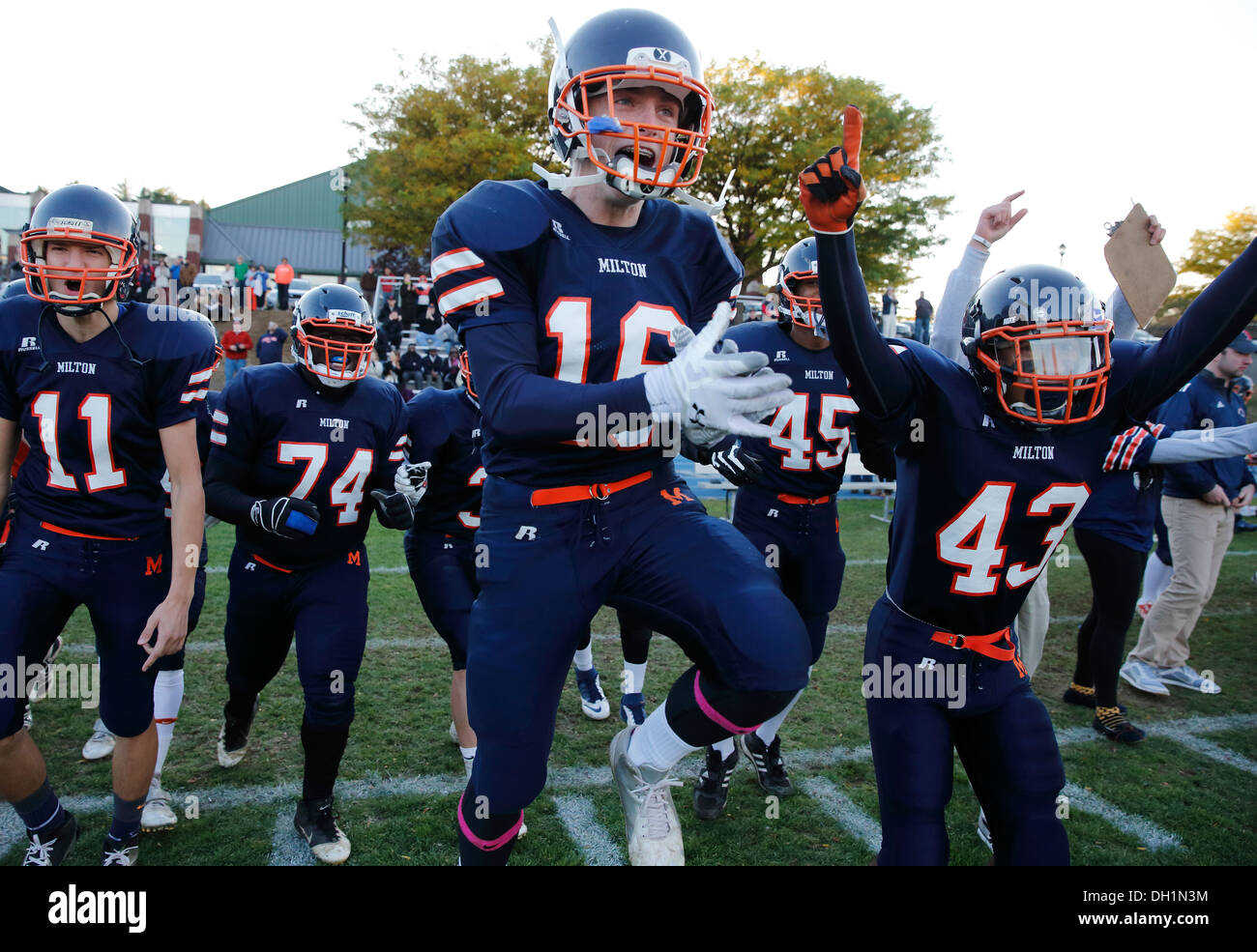 Celebrate win hi-res stock photography and images - Alamy