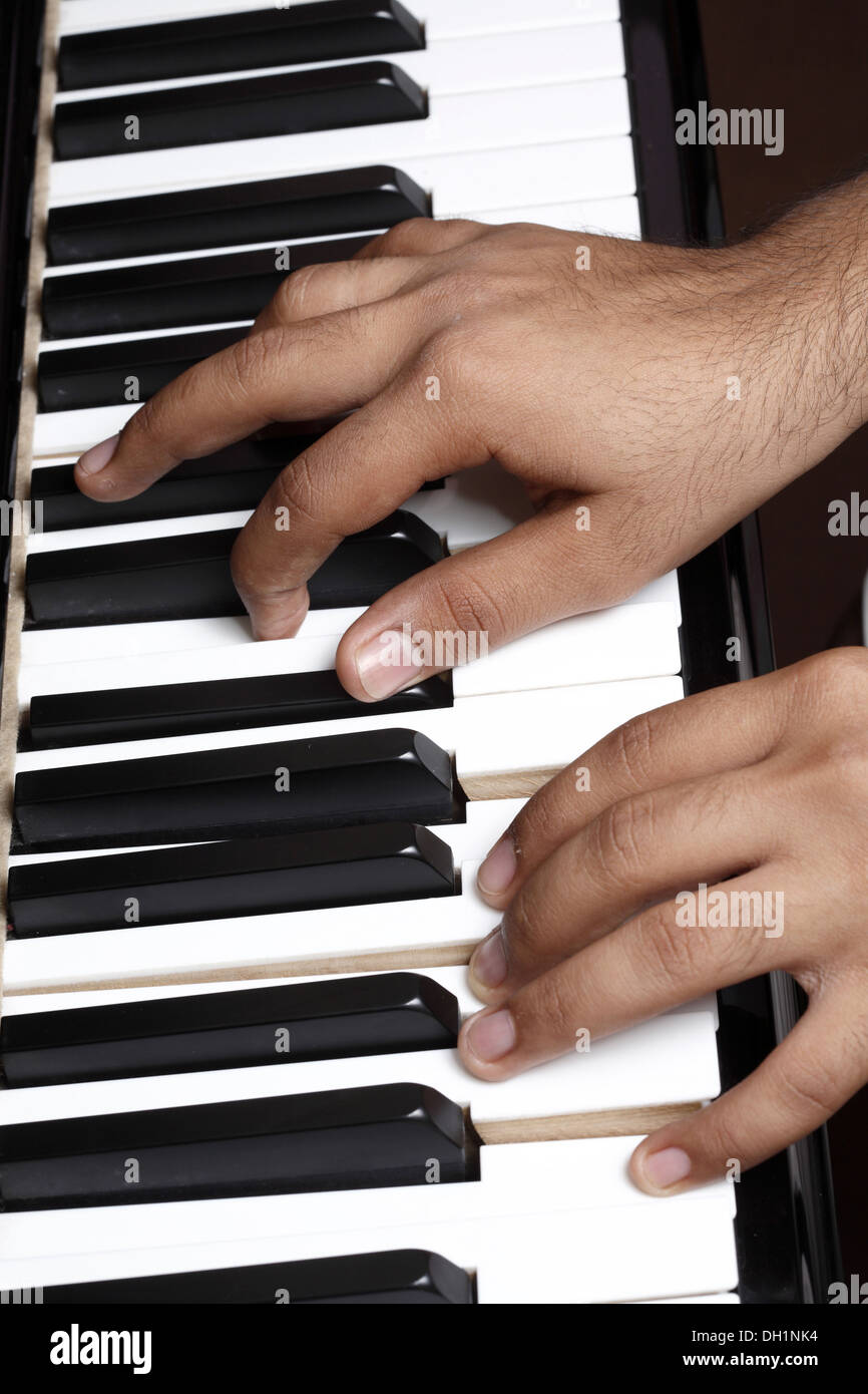 Piano man hi-res stock photography and images - Alamy