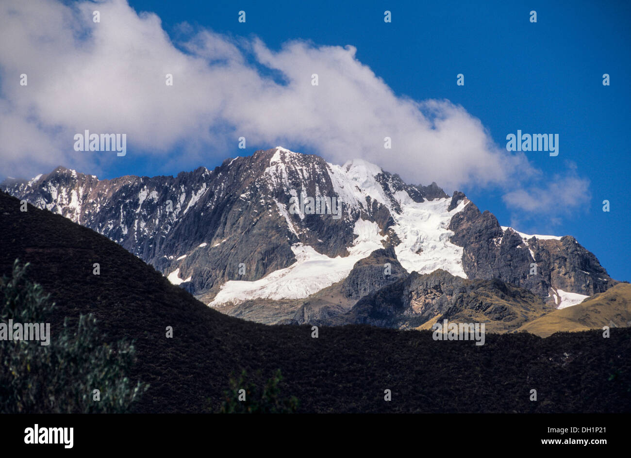 Mountain range in sacred hi-res stock photography and images - Alamy