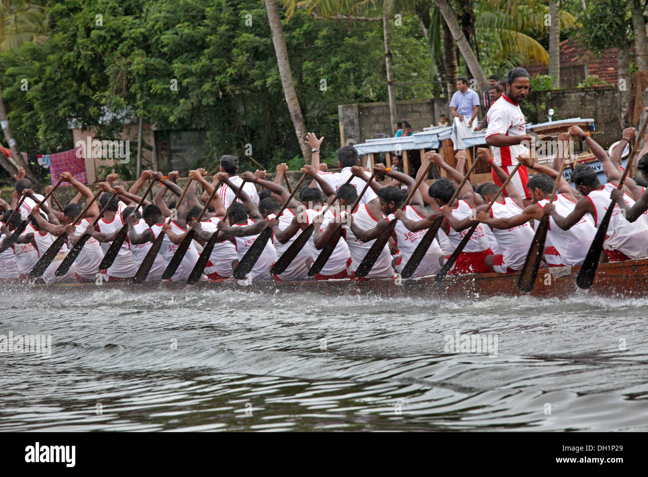 boat racing in Punnamada Lake at Alleppey Kerala India Stock Photo - Alamy