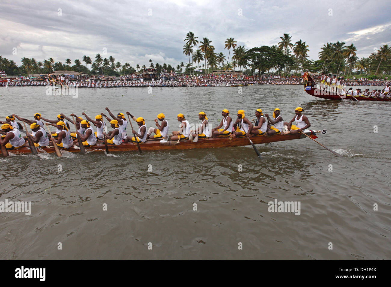 boat racing in Punnamada Lake at Alleppey Kerala India Stock Photo - Alamy