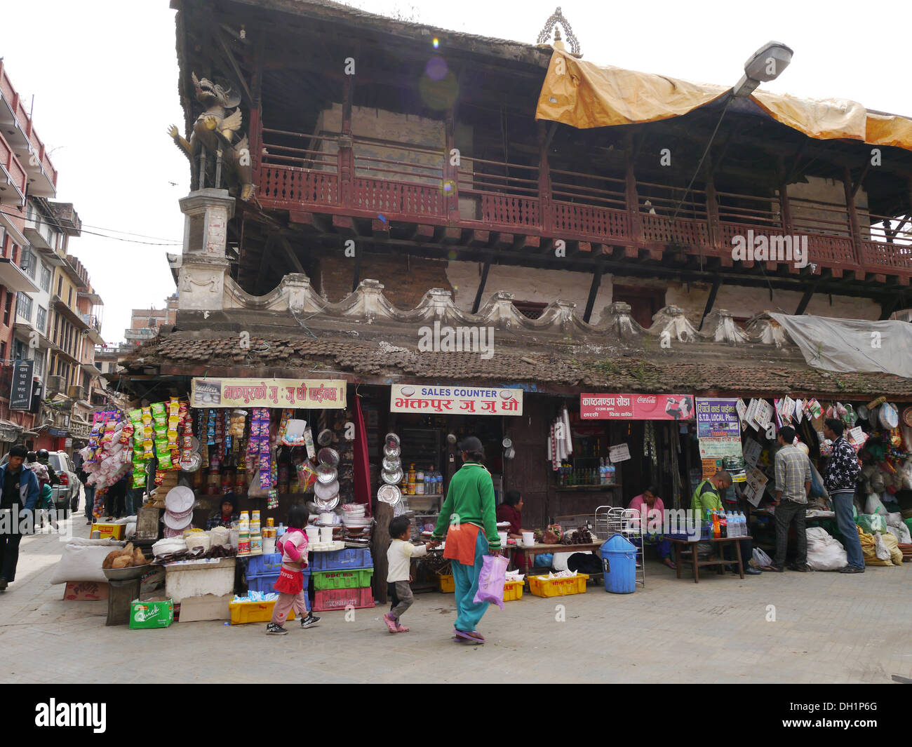 Nepal Durbar Square, Kathmandu. Small shop Stock Photo - Alamy
