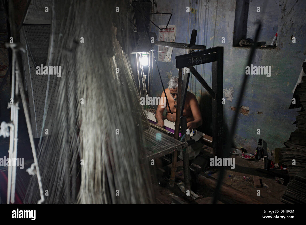 handloom weaver weaving Banarasi saree Varanasi Uttar Pradesh India ...