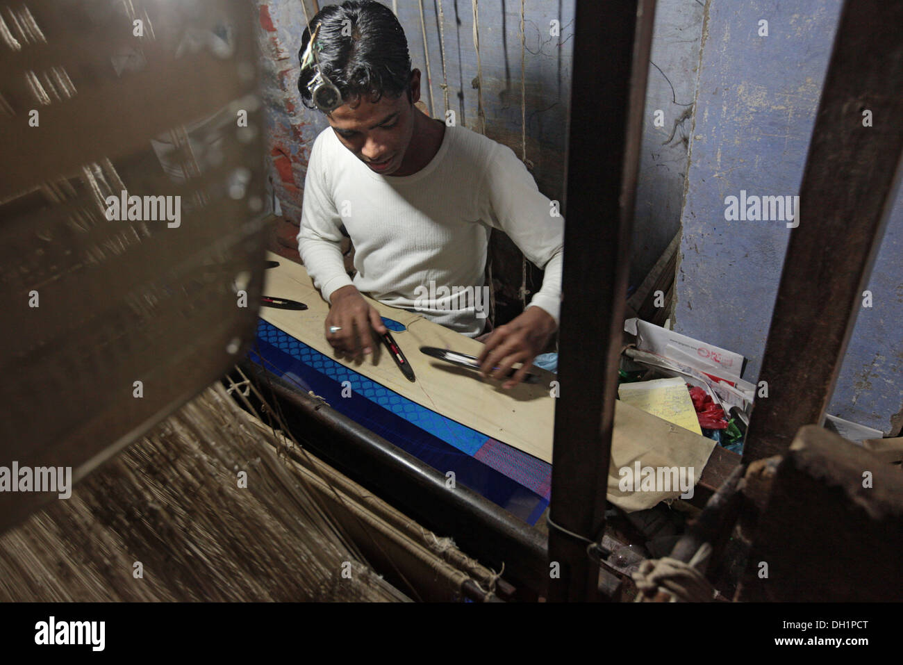 handloom weaver weaving Banarasi saree Varanasi Uttar Pradesh India ...