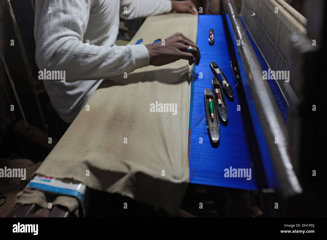 handloom weaver weaving Banarasi saree Varanasi Uttar Pradesh India ...