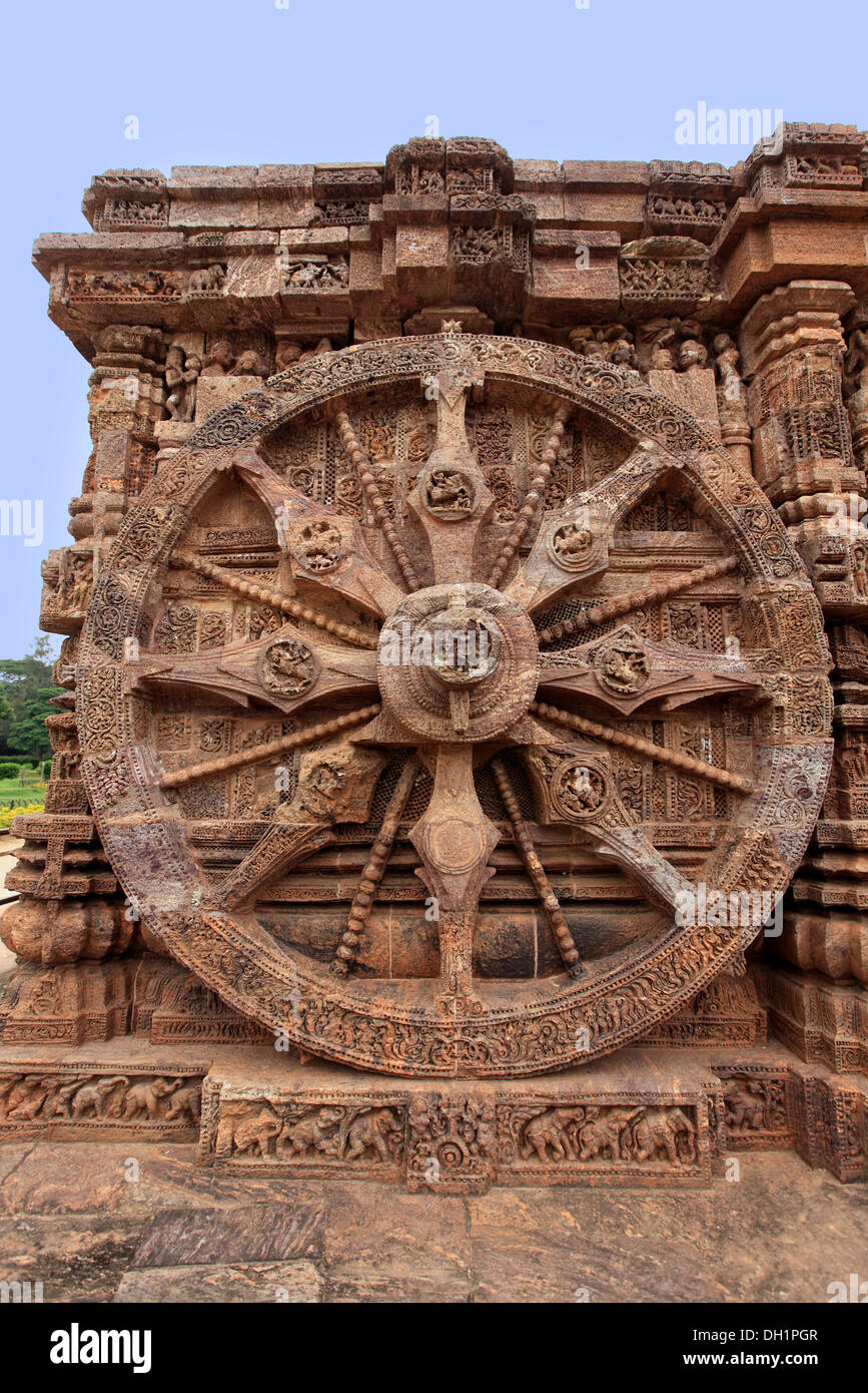 Chariot wheel ancient hi-res stock photography and images - Alamy