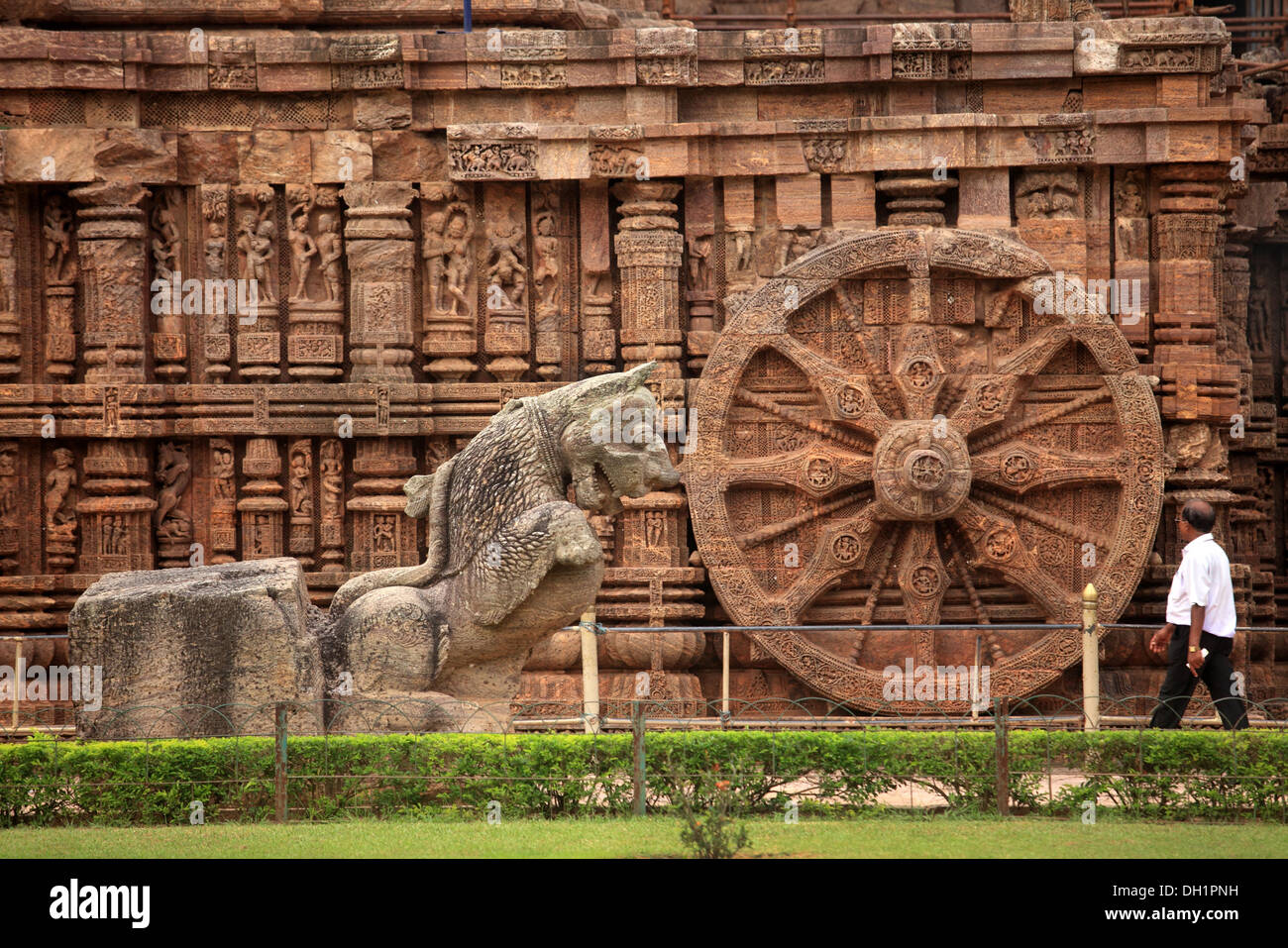 Konarak wheels hi-res stock photography and images - Alamy