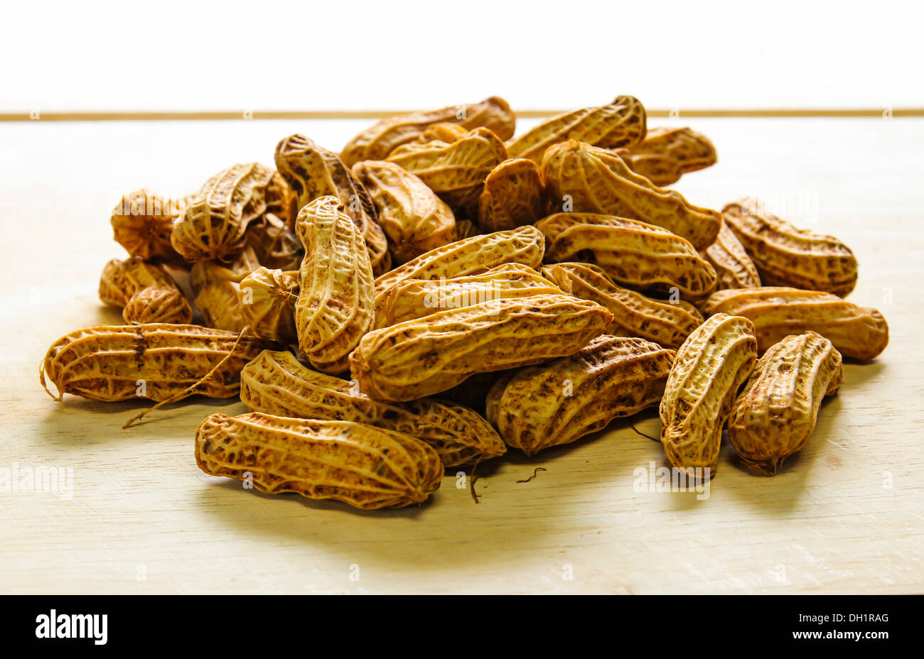 Handful of peanuts hi-res stock photography and images - Alamy