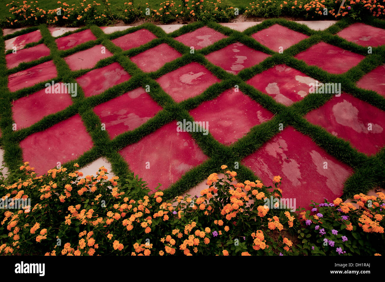 Diamond shape garden hi-res stock photography and images - Alamy