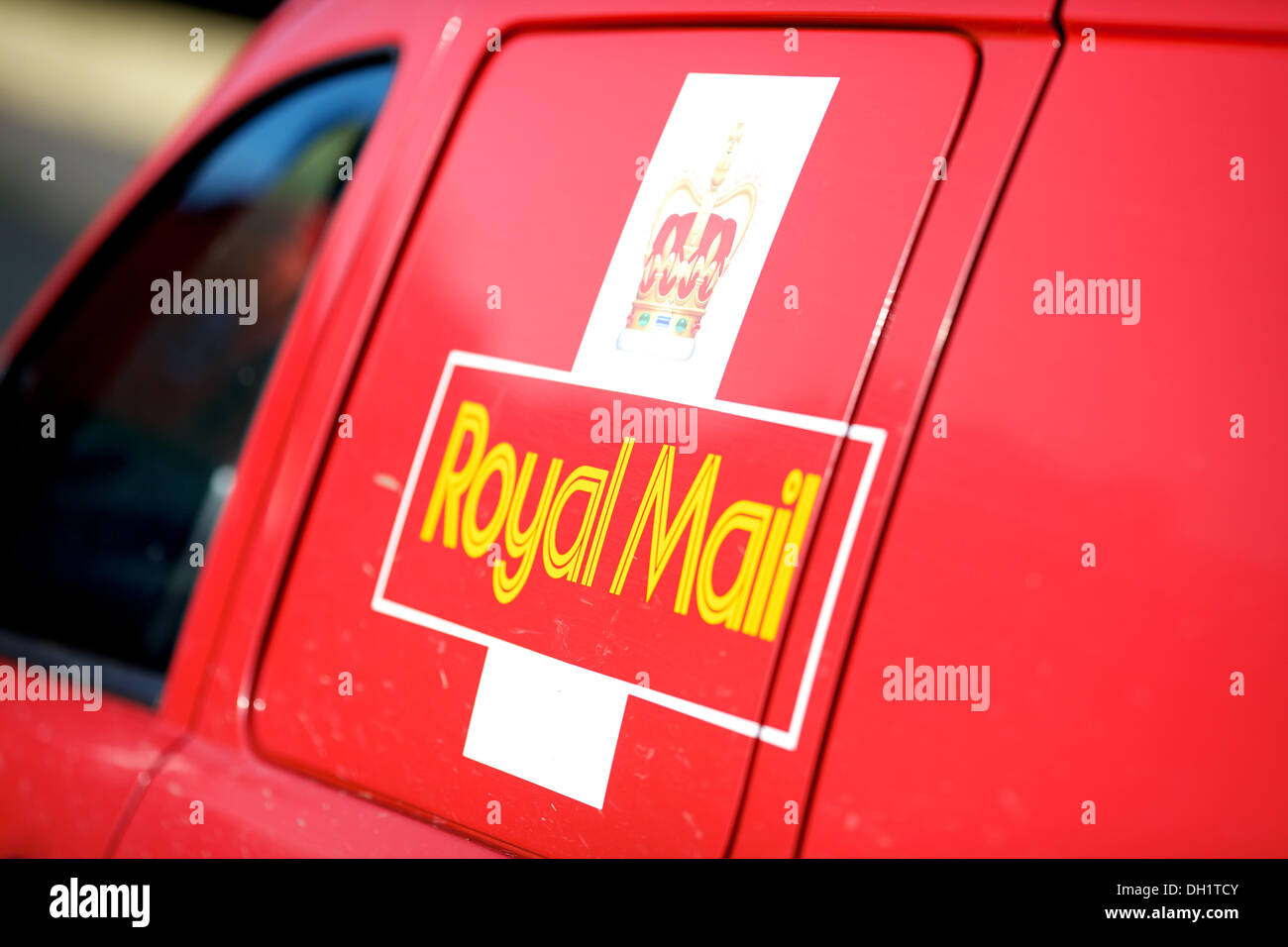 Post van hi-res stock photography and images - Alamy