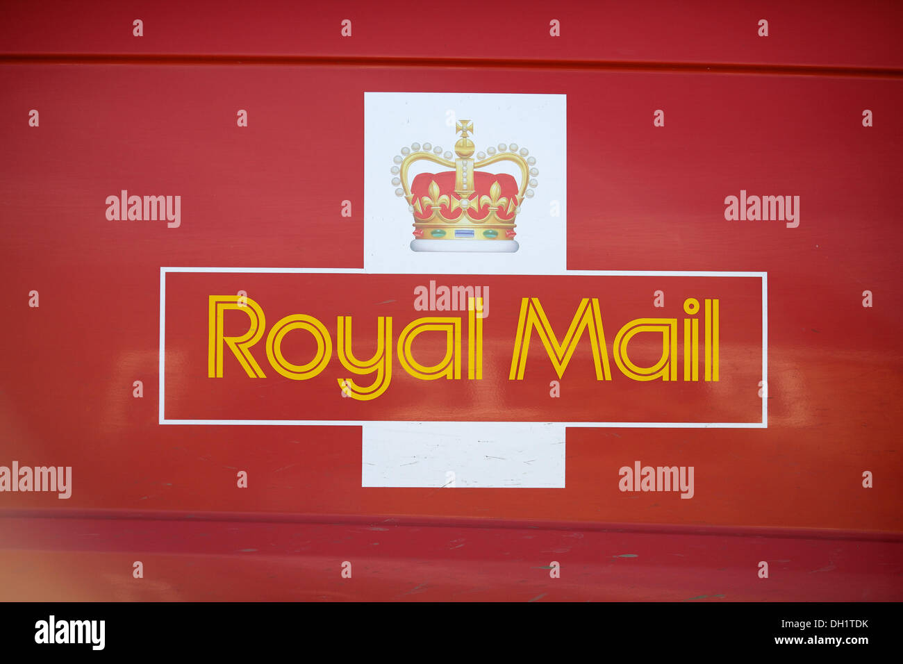 Royal mail sign hi-res stock photography and images - Alamy