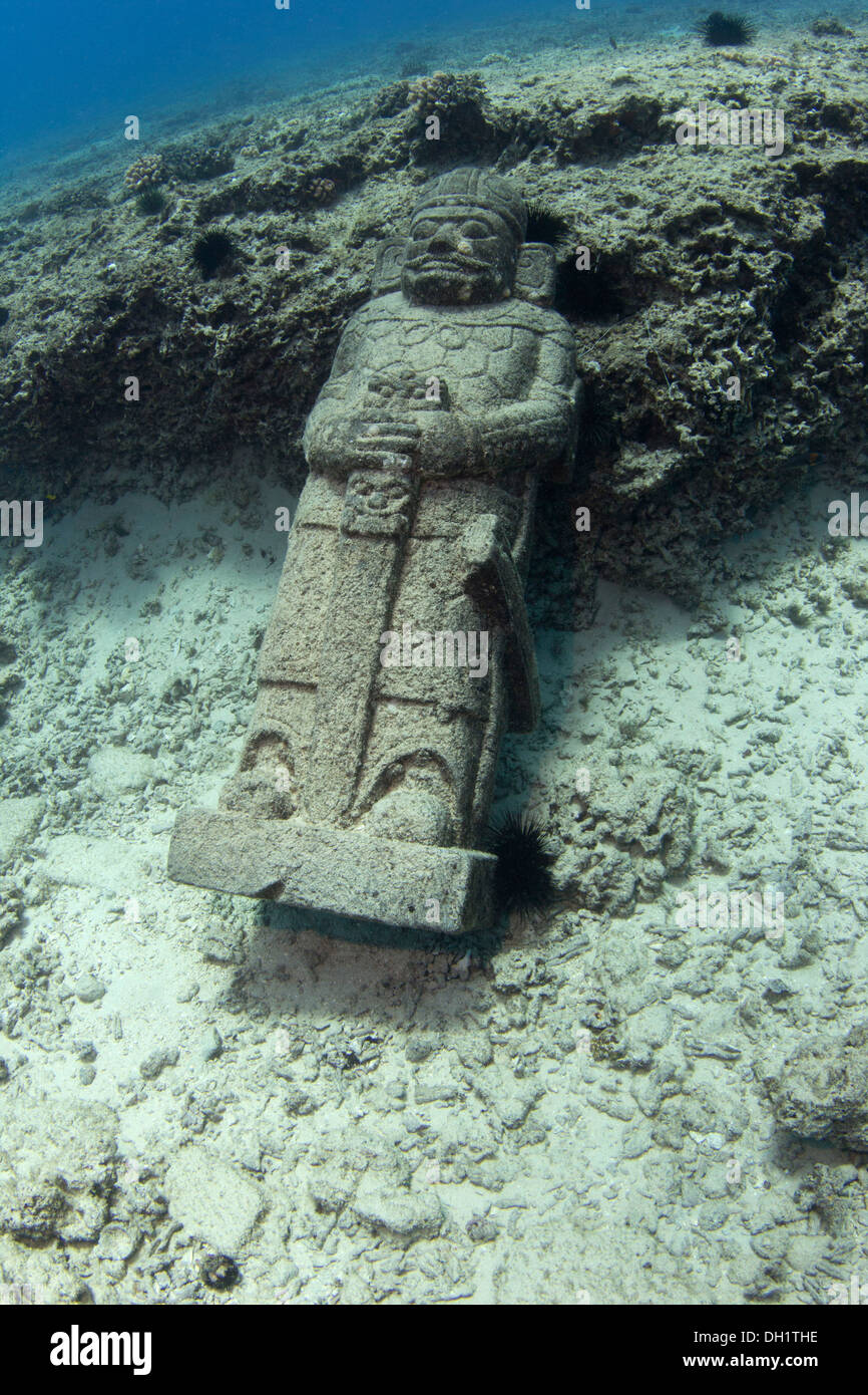Sunken statue underwater hi-res stock photography and images - Alamy
