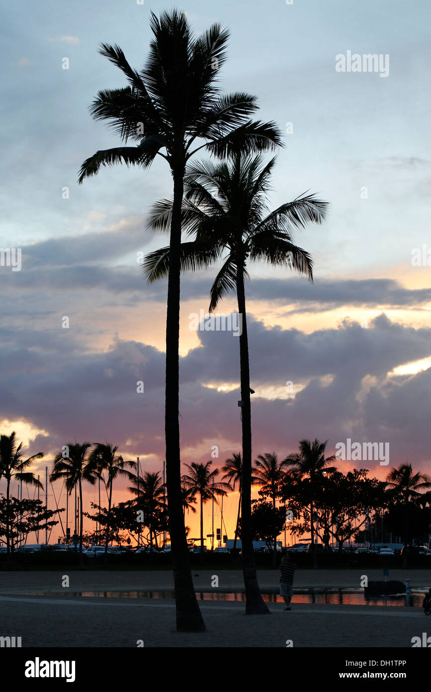 Oahu sunsets hi-res stock photography and images - Alamy