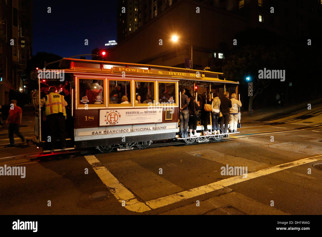 San francisco cable car night hi-res stock photography and images - Alamy