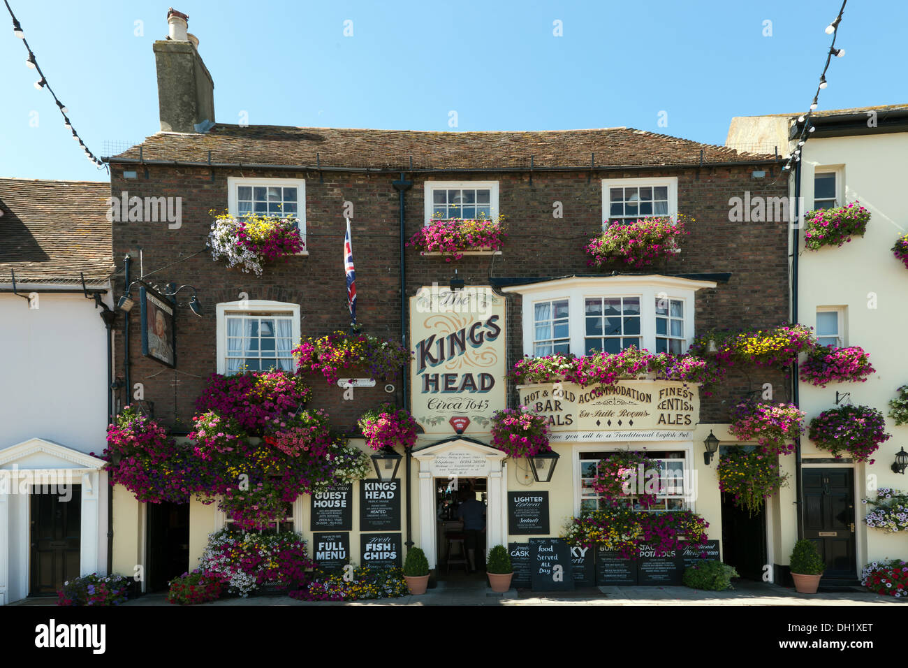 A view of The Kings Head, Beach Street, Deal, Kent Stock Photo - Alamy