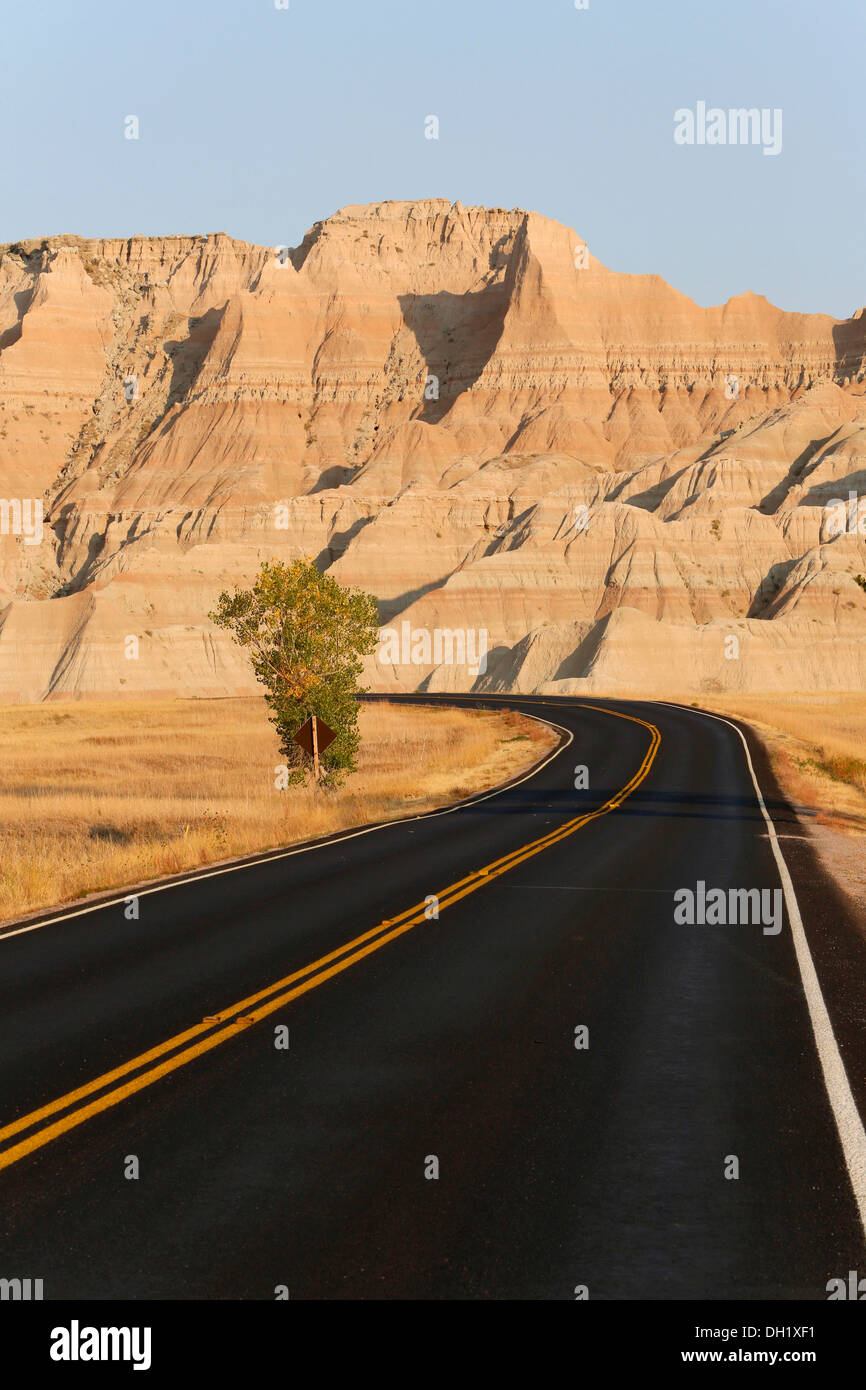 Road through the Badlands, Badlands National Park, South Dakota, USA ...