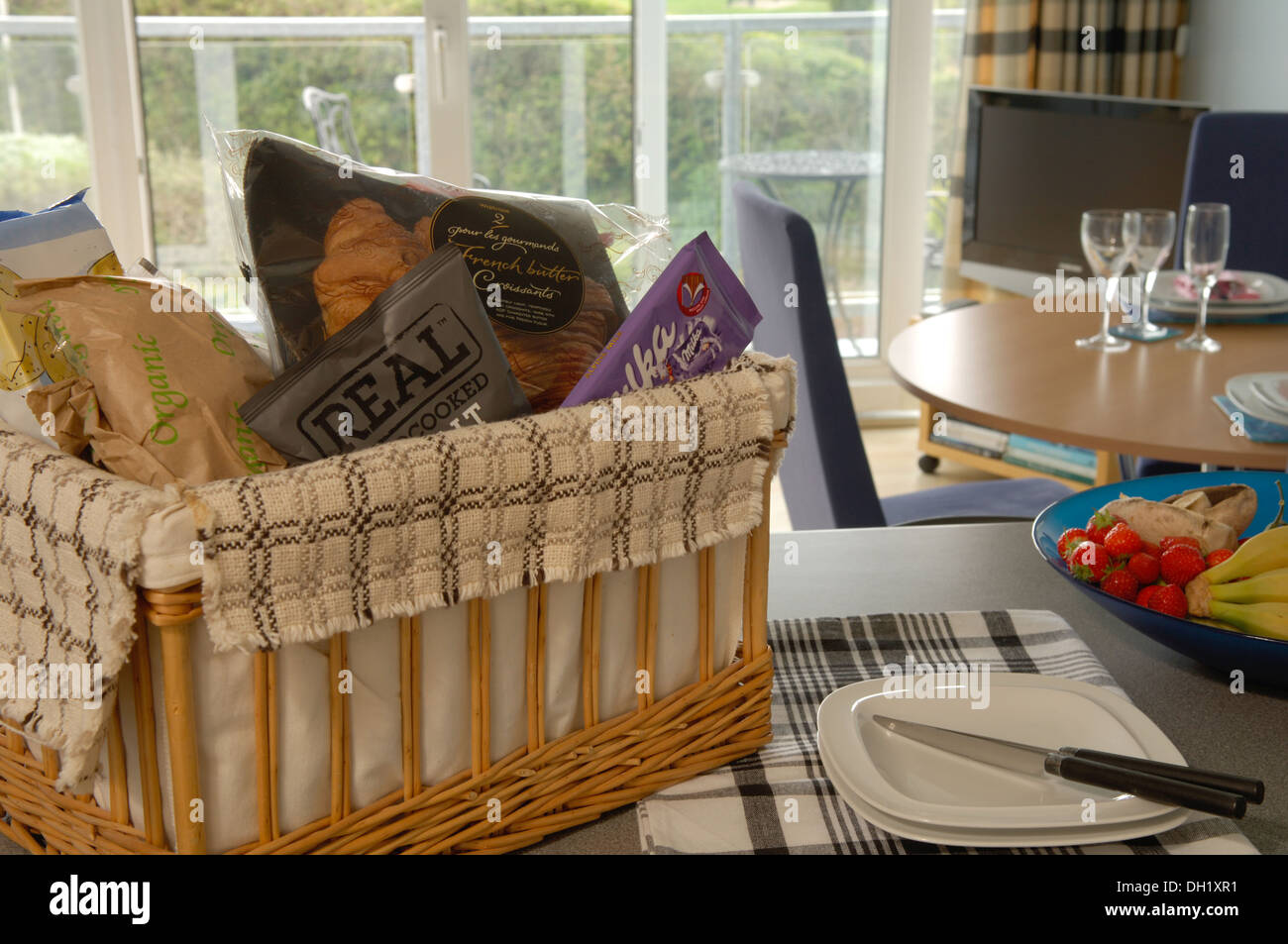 Welcome fruit basket hi-res stock photography and images - Alamy