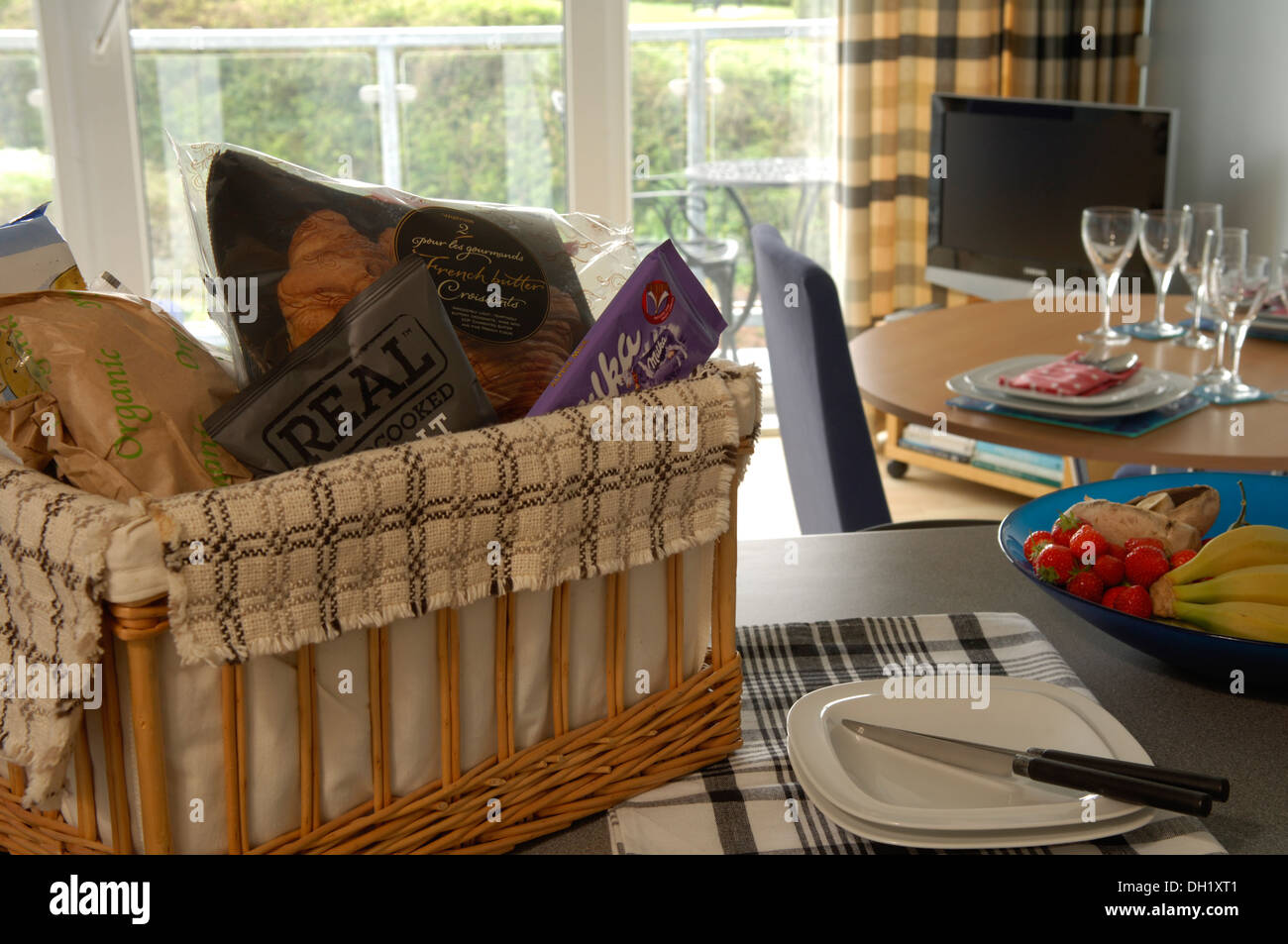Welcome fruit basket hi-res stock photography and images - Alamy