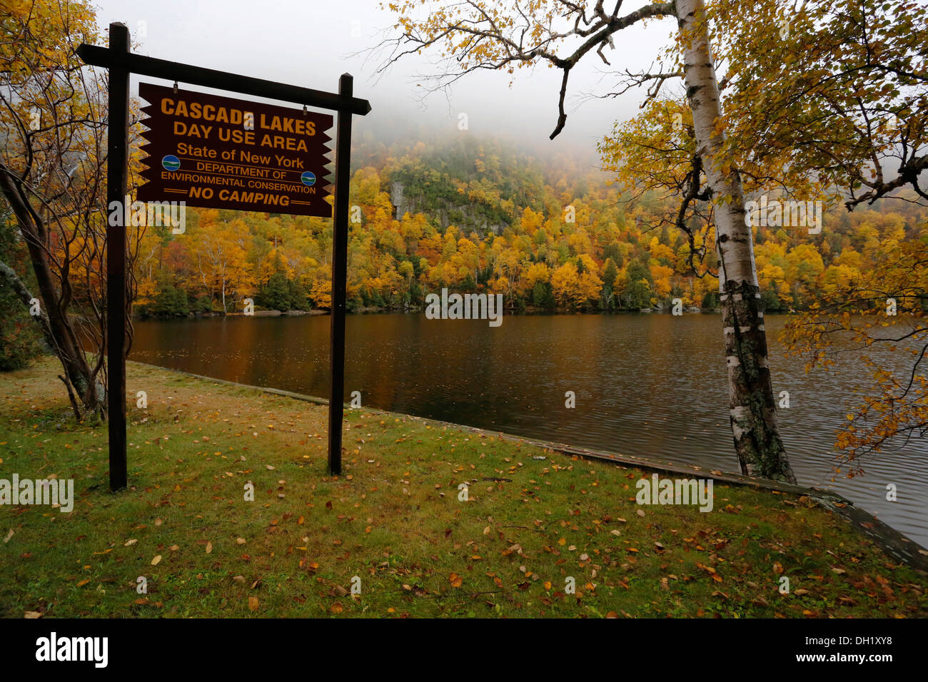 Cascades Lake in autumn colours, Adirondacks, Upstate New York, USA ...