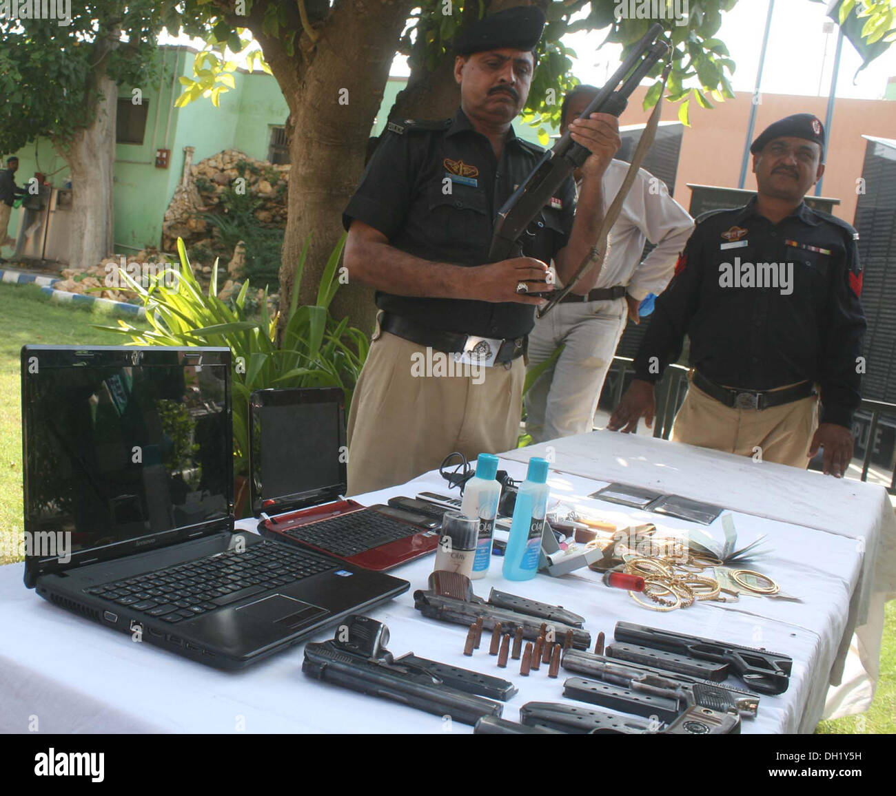 Karachi, Pakistan. 29th Oct, 2013. Police officials showing recovered ...