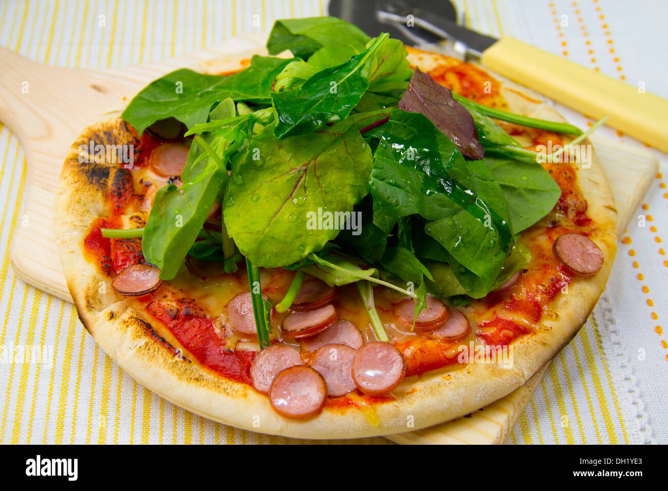 Pizza with rocket hi-res stock photography and images - Alamy