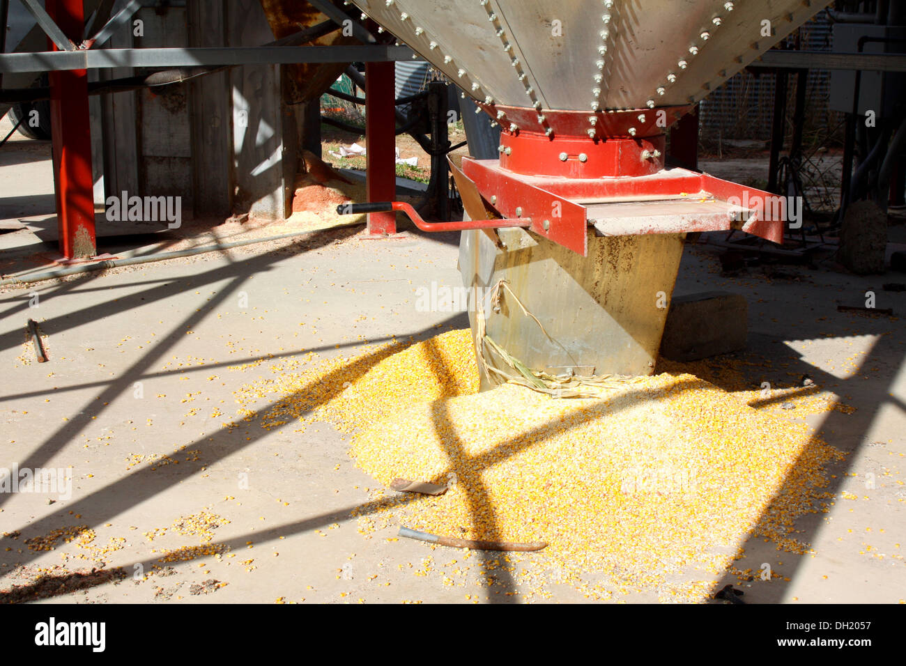 Corn crib hi-res stock photography and images - Alamy
